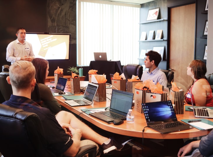 Treinamento e desenvolvimento de colaboradores: conheça as 6 principais ...